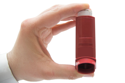 Mi hijo tiene asma y toma corticoides inhalados, ¿qué problemas puede ...